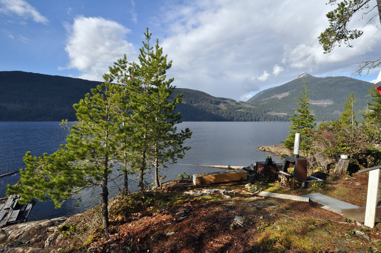 Powell Lake Island with 2 Cabins on Lake: 2 bedroom