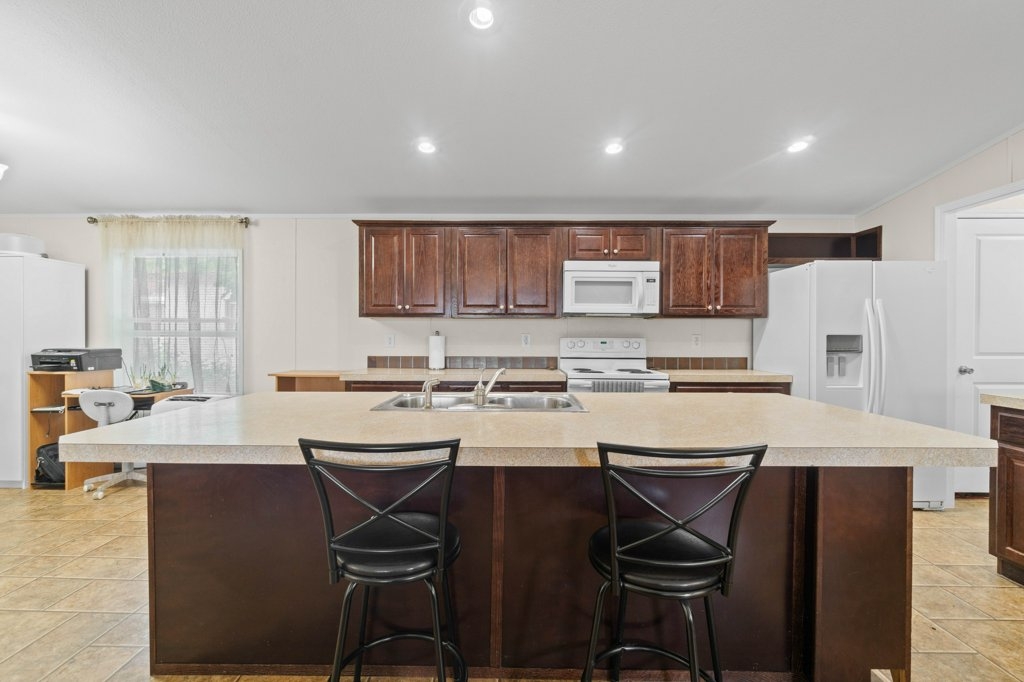 Salmon Arm Modular In Park for sale: Evergreen Mobile Home Park 3 bedroom 1,456 sq.ft. (Listed ...