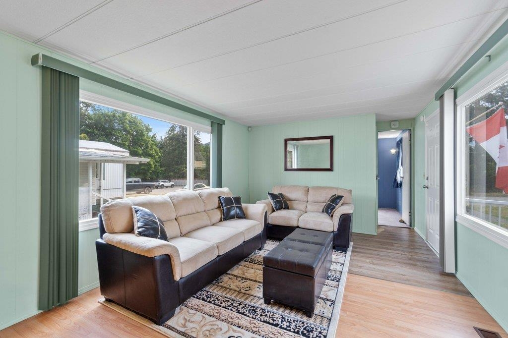 Salmon Arm Manufactured Home in Mobile Home Park for sale: Evergreen ...