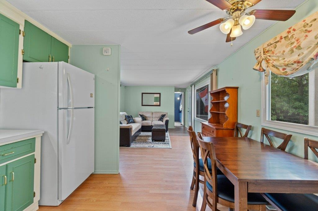 Salmon Arm Manufactured Home in Mobile Home Park for sale: Evergreen ...