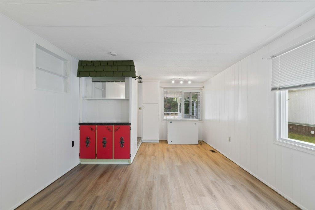 Salmon Arm Manufactured Home in Mobile Home Park for sale: Evergreen ...