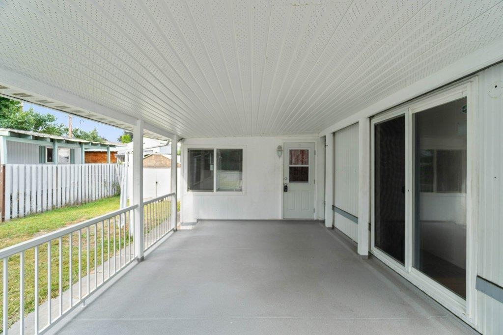 Salmon Arm Manufactured Home in Mobile Home Park for sale: Evergreen ...