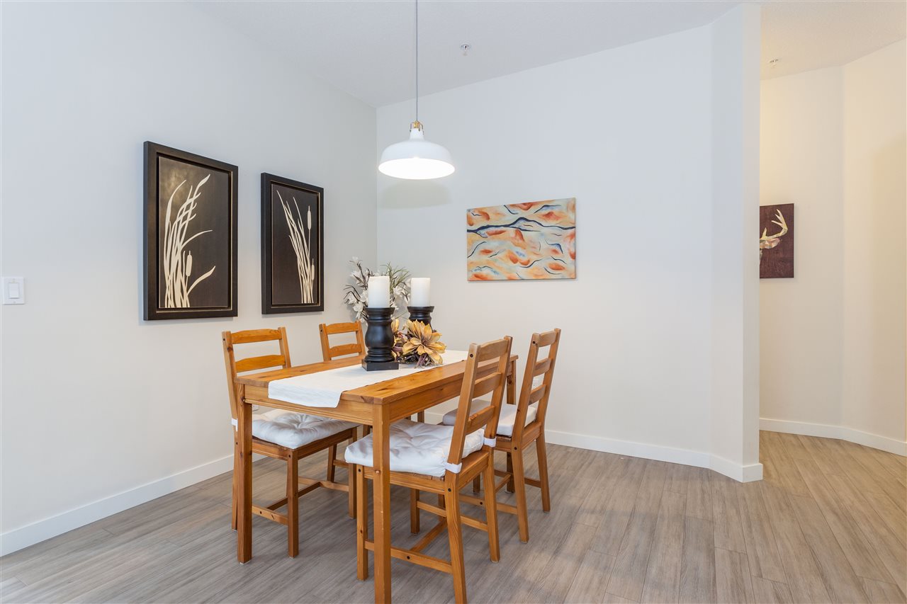 Lower Lonsdale Condo for sale: 2 bedroom 937 sq.ft. (Listed 2017-05-11)