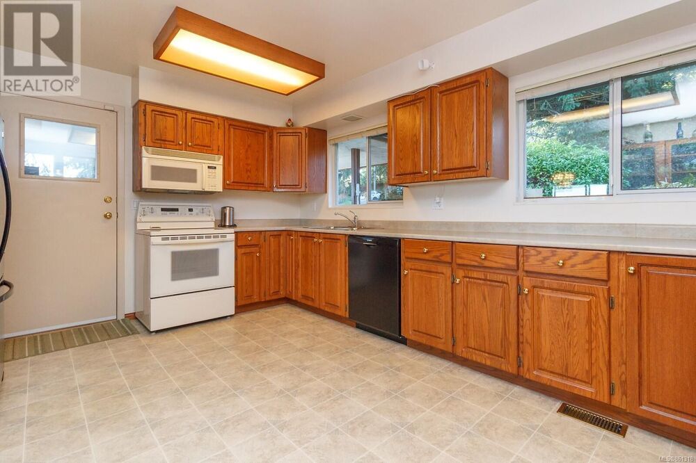 Colwood House for sale: 4 bedroom 2,912 sq.ft. (Listed 2020-12-04)